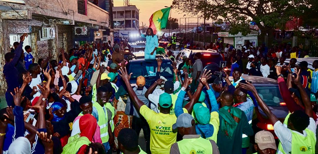 Présidentielle 2024 Anta Babacar Ngom Reçoit Un Accueil Triomphal à Mbour